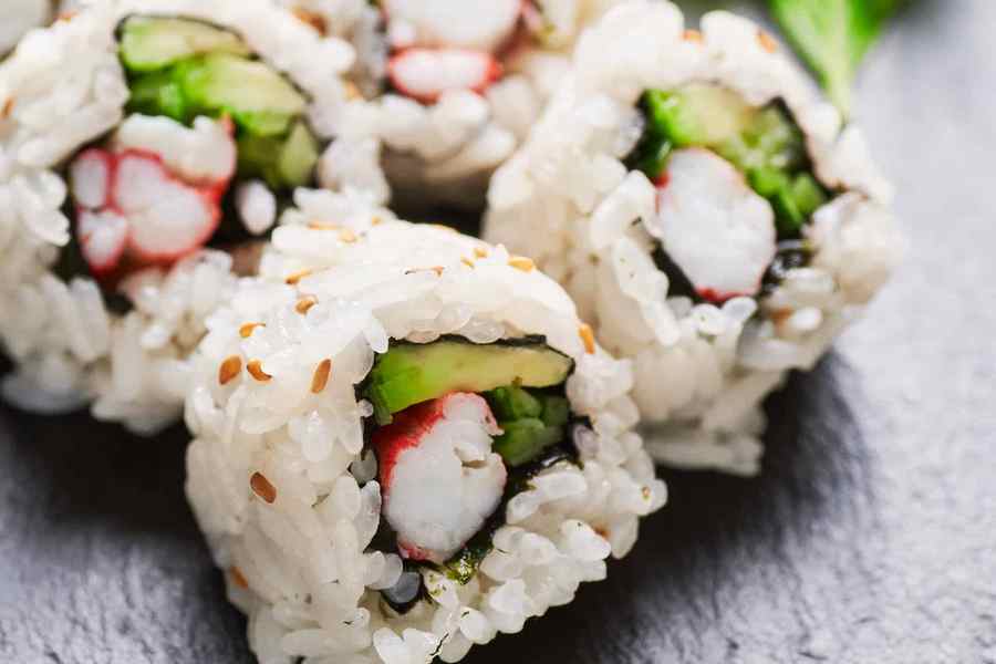 California Roll, den perfekte rulle til sushi begyndere - Maki Sushi Blog